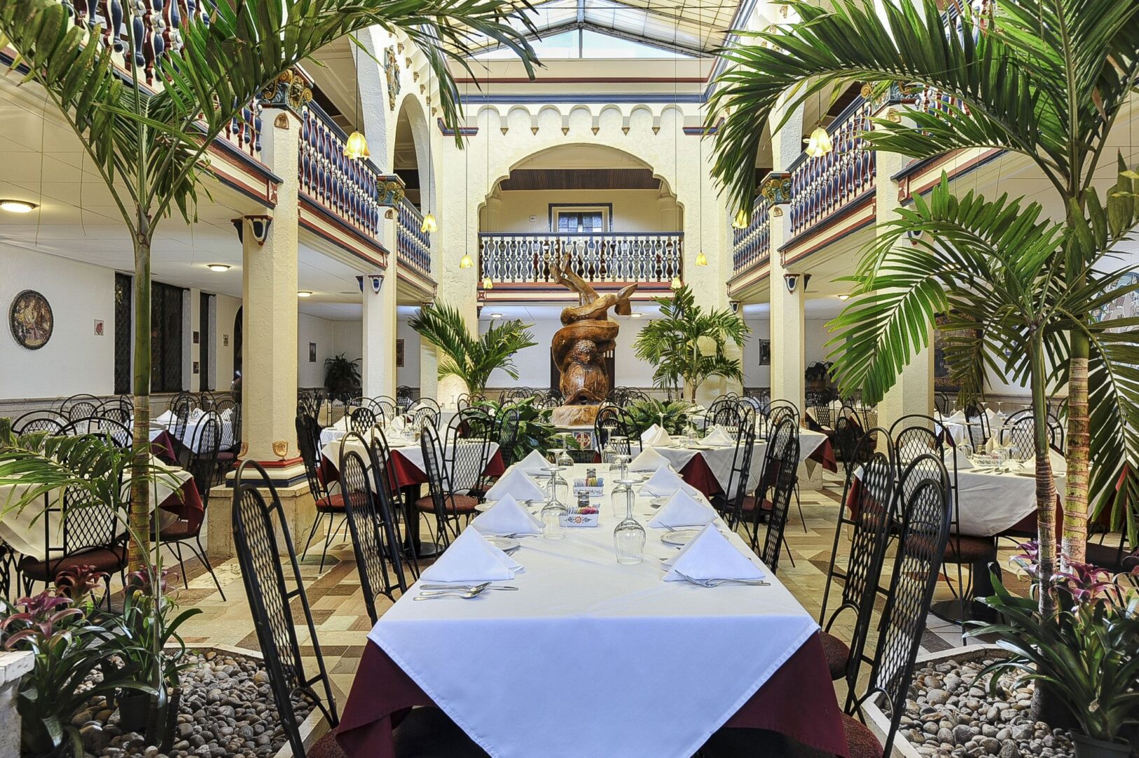 30 Massive Restaurants That Serve Over 1,000 Diners
