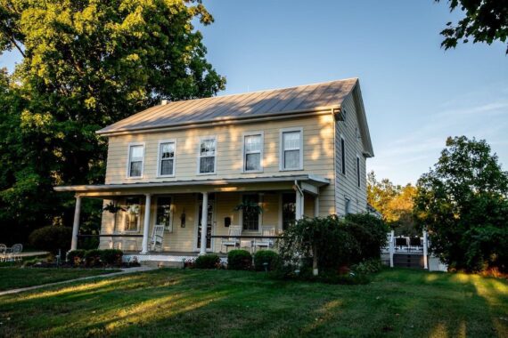 21 Beautiful Barns and Farmhouses You Can Rent on Airbnb and Vrbo