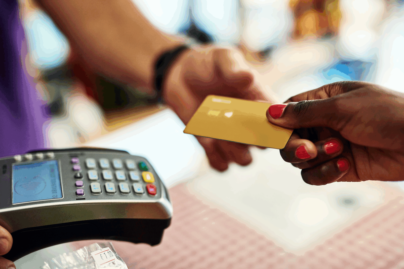 How to Score Deals at Going-Out-of-Business Sales