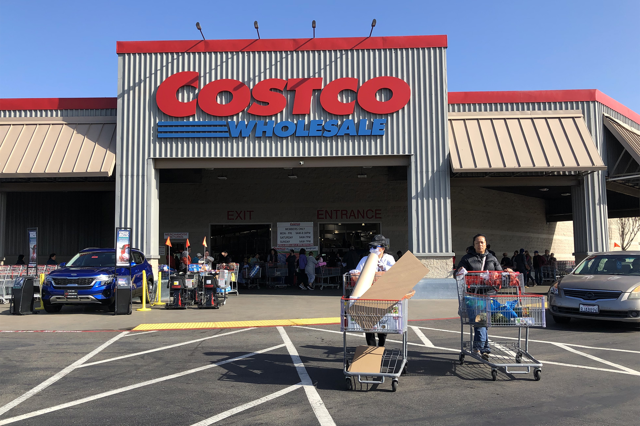 Costco Officially Changed Its Hours — Here’s Who Benefits - Cheapism