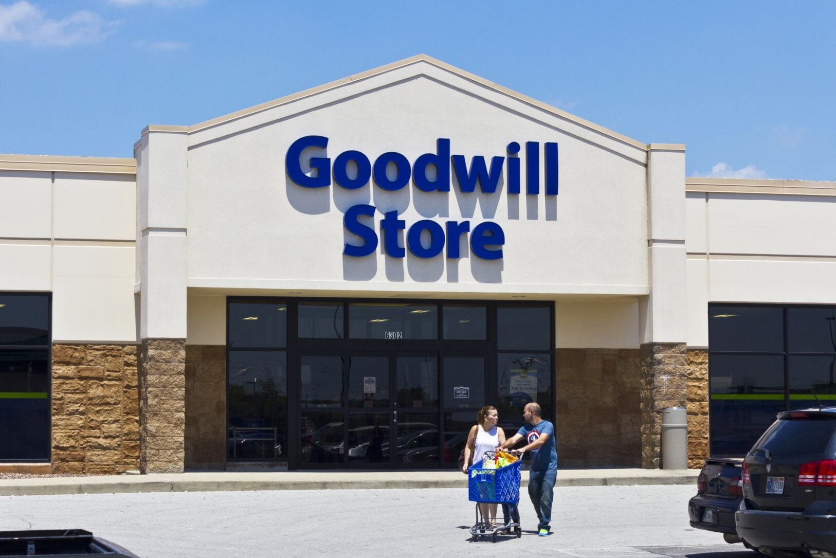 17 Places to Donate Clothes for Money and Declutter Fast