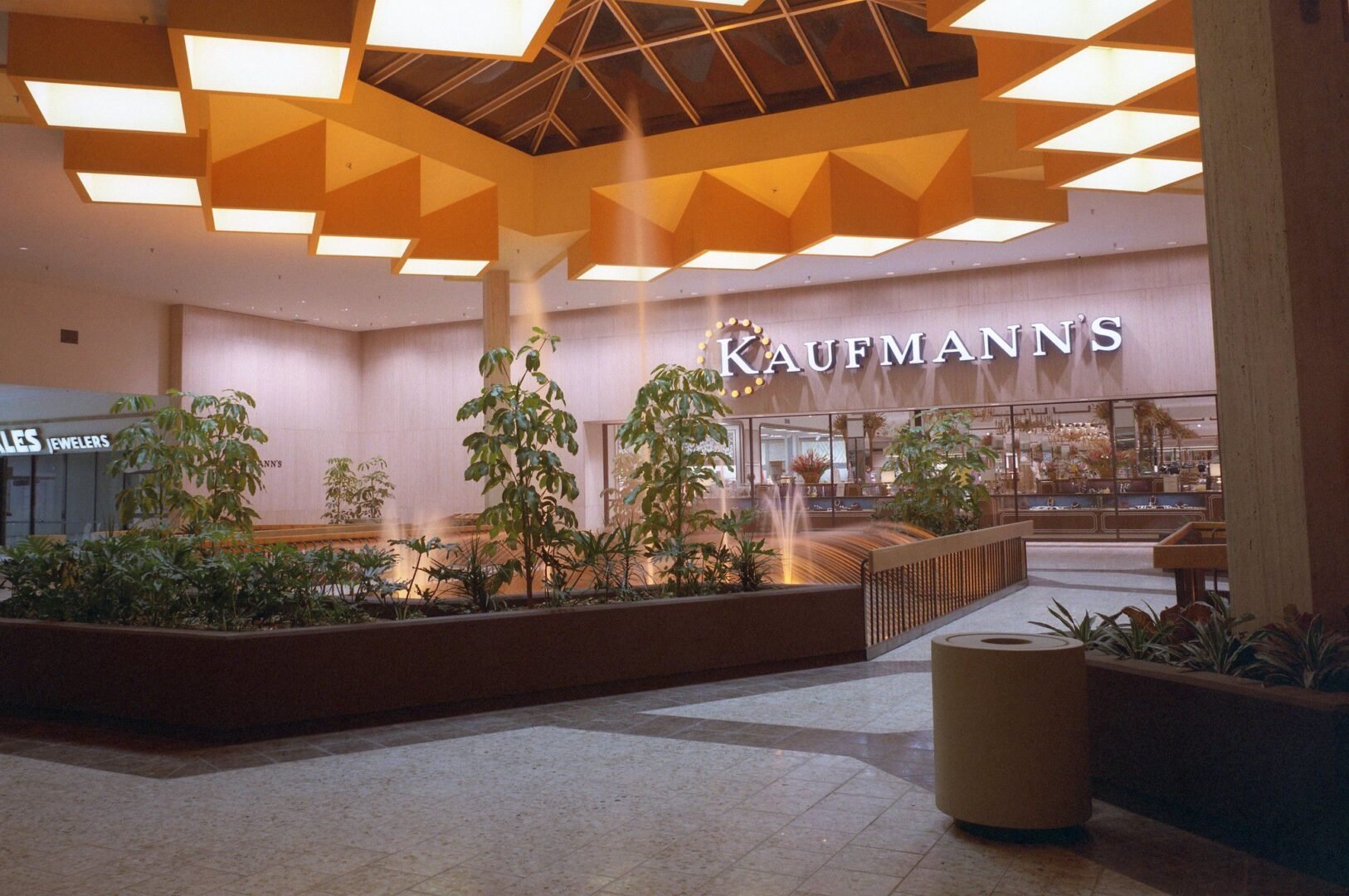 Stores That Have Closed in the Last 30 Years