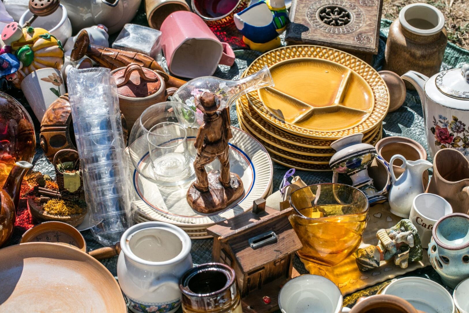 Turn Your Clutter Into Cash With 7 Proven Garage Sale Pricing Tips
