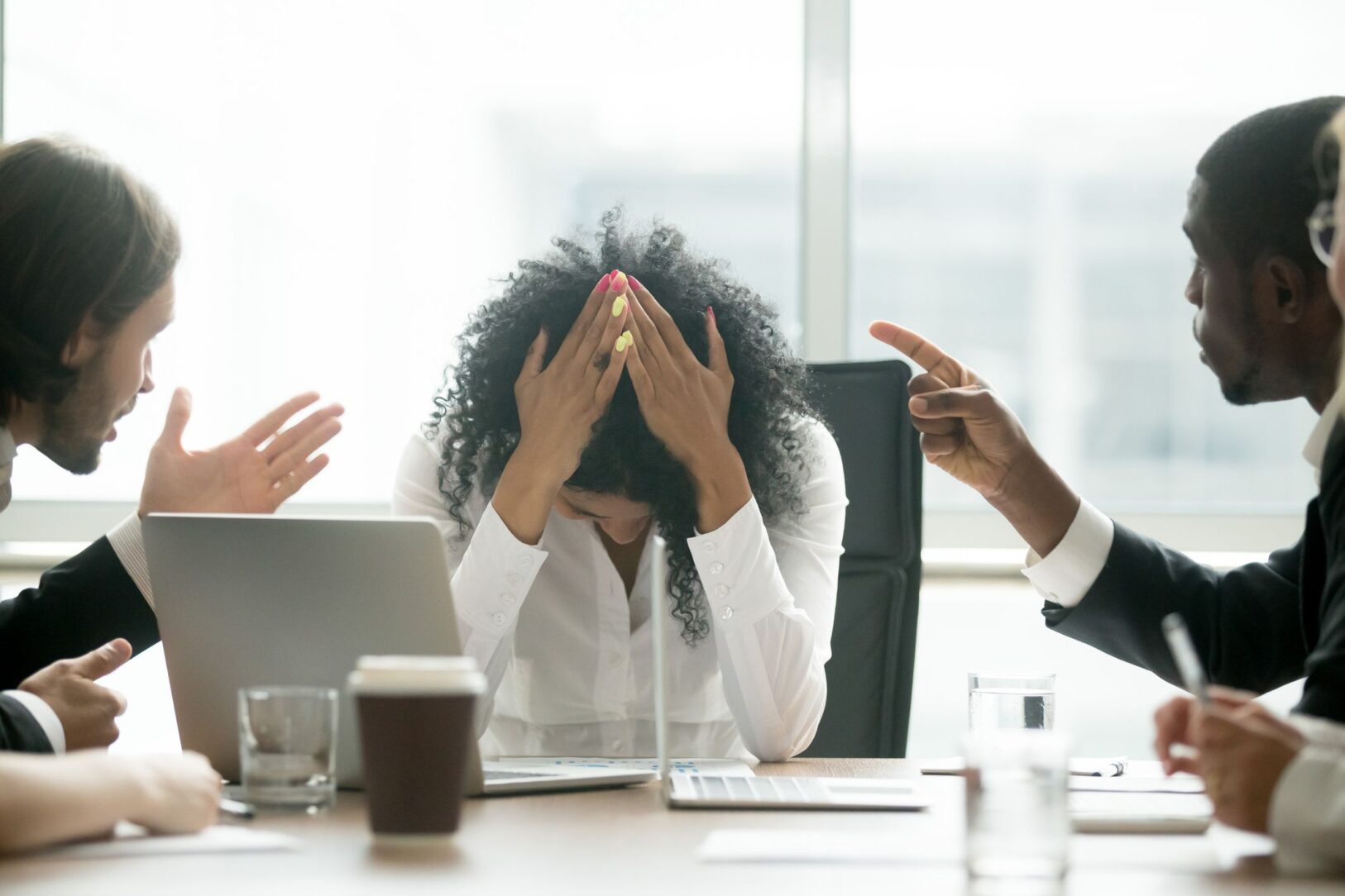 8 Red Flags That Scream Toxic Workplace, According to Redditors