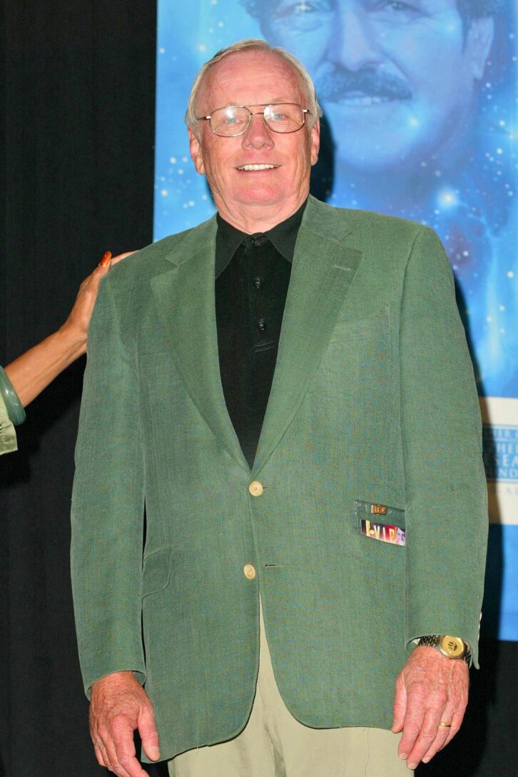 50+ Famous and Infamous Left-Handed People