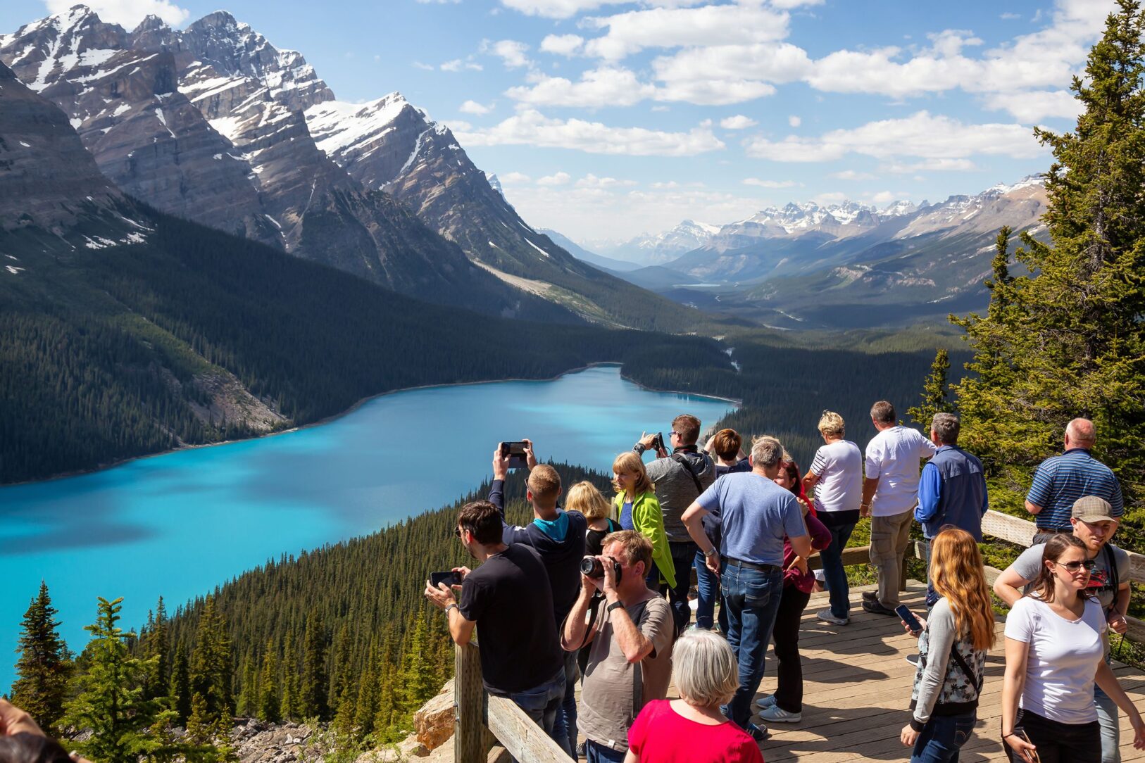 Overcrowded Tourist Destinations and Where to Go Instead