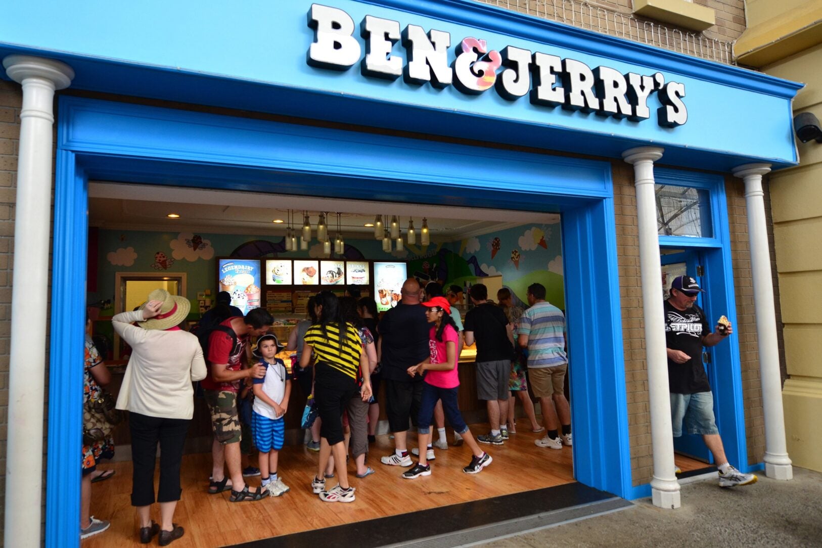 96 Restaurants That Offer Free Birthday Meals