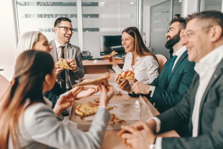 18 Reasons You Should Never Eat Lunch at Your Desk
