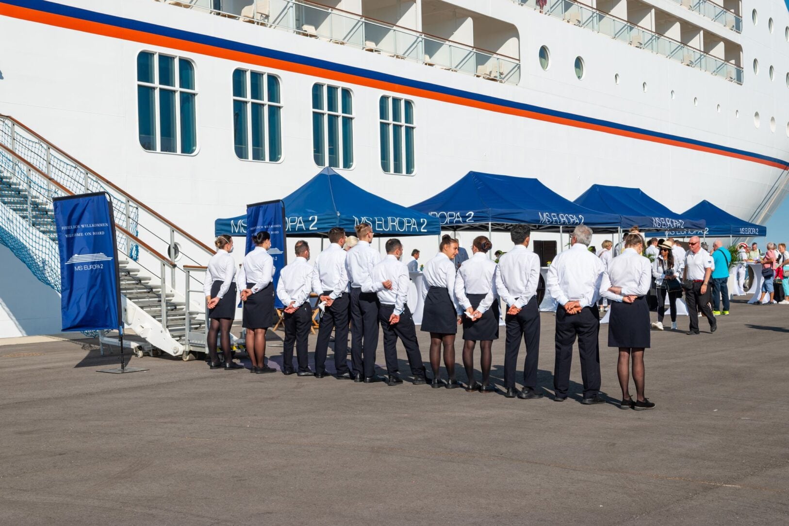 Cruise Employees Share What It's ACTUALLY Like To Work on a Cruise Ship