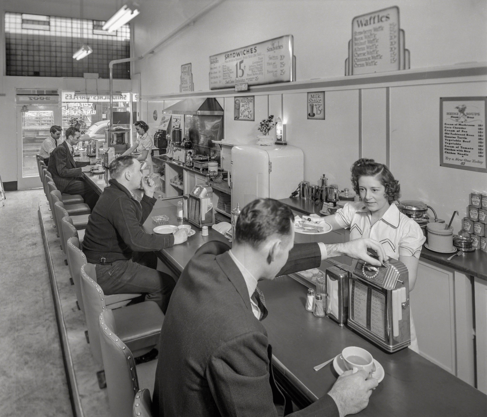 15 Vintage Photos of Retro Diner Waitress Uniforms We Absolutely Love