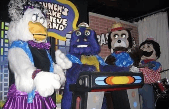 15 Vintage Photos of Chuck E. Cheese Through the Years