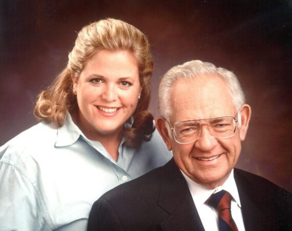 19 Vintage Wendy's Photos That Make Us Miss Dave Thomas