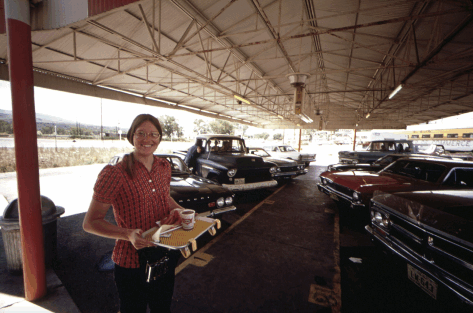 15 Vintage Photos of A&W Drive-ins for an Old-School Root Beer and Burger