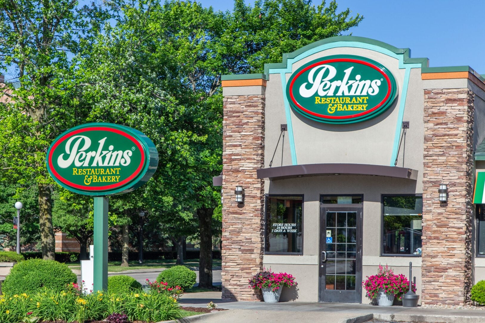 23 Restaurants That Offer Free Drink Refills — Cheapism
