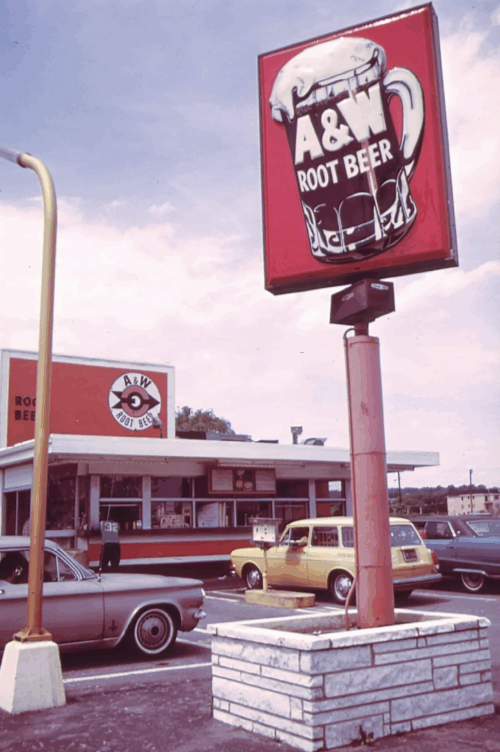 15 Vintage Photos of A&W Drive-ins for an Old-School Root Beer and Burger
