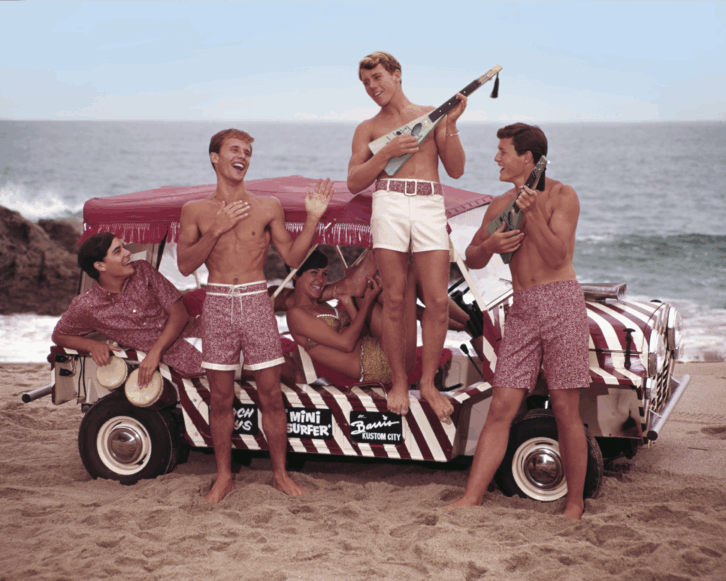 39 Vintage Beach Photos of Summer Fun Over the Decades