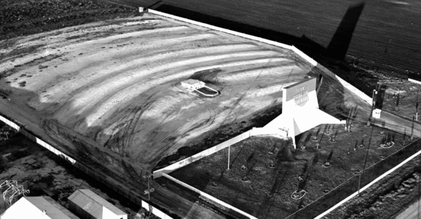 20 Vintage Photos of Classic Drive-In Movie Theaters Across America
