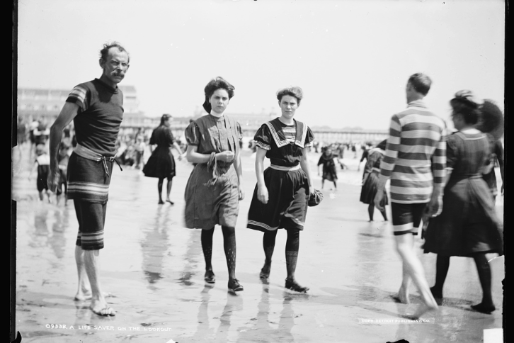 39 Vintage Beach Photos of Summer Fun Over the Decades