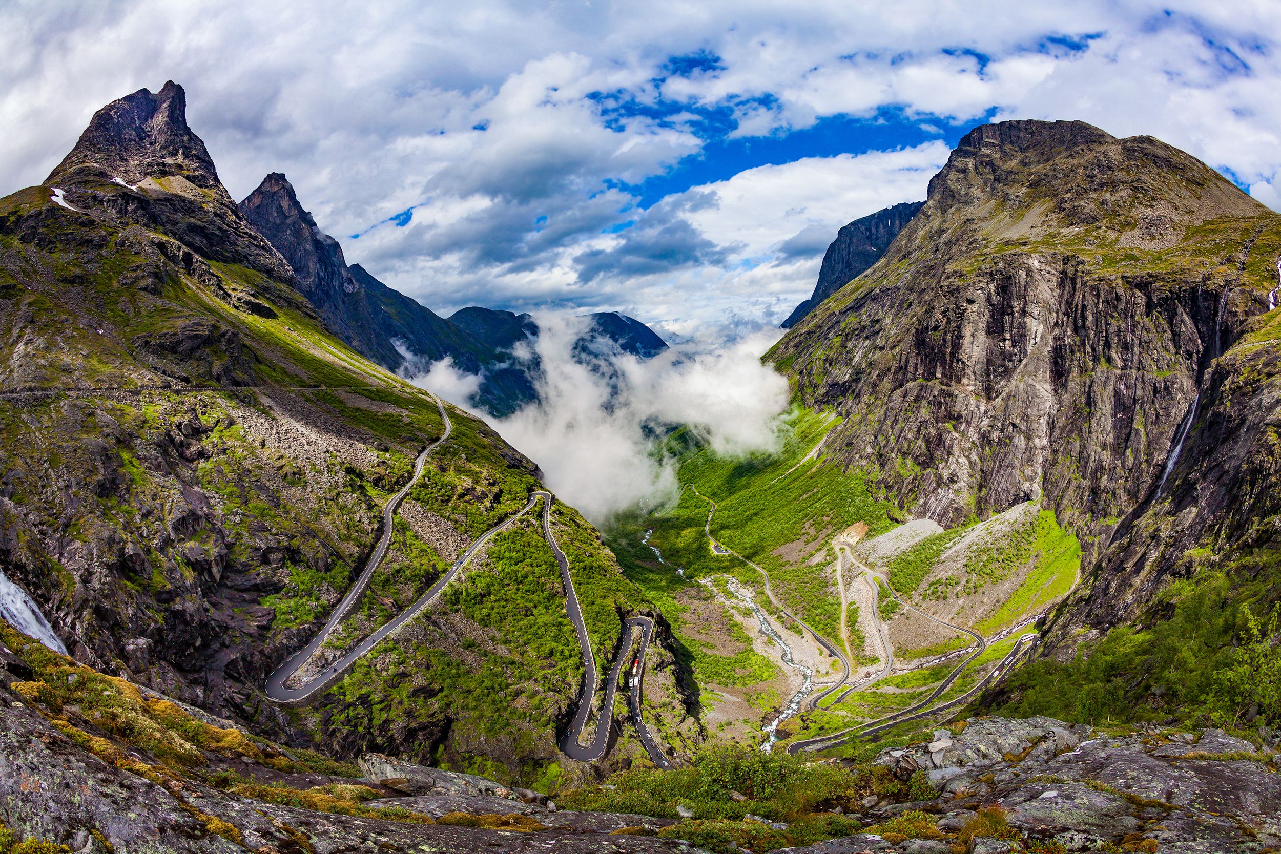 21 of the World's Most Terrifying Drives