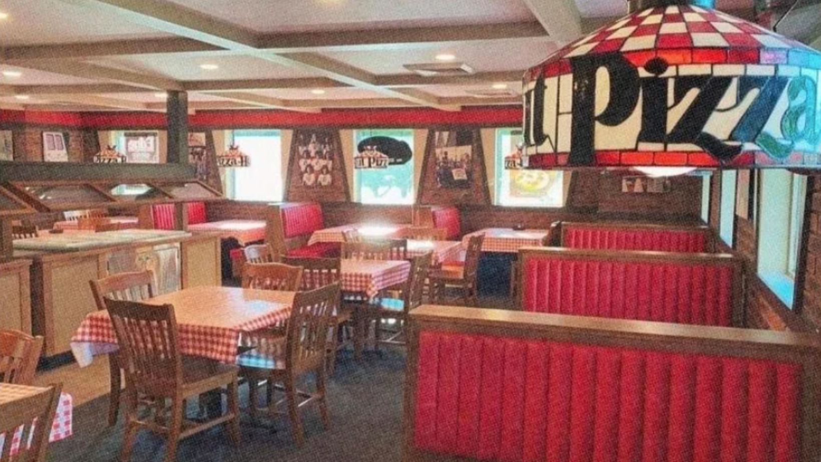 Go Back in Time With These 80s Pizza Hut Photos