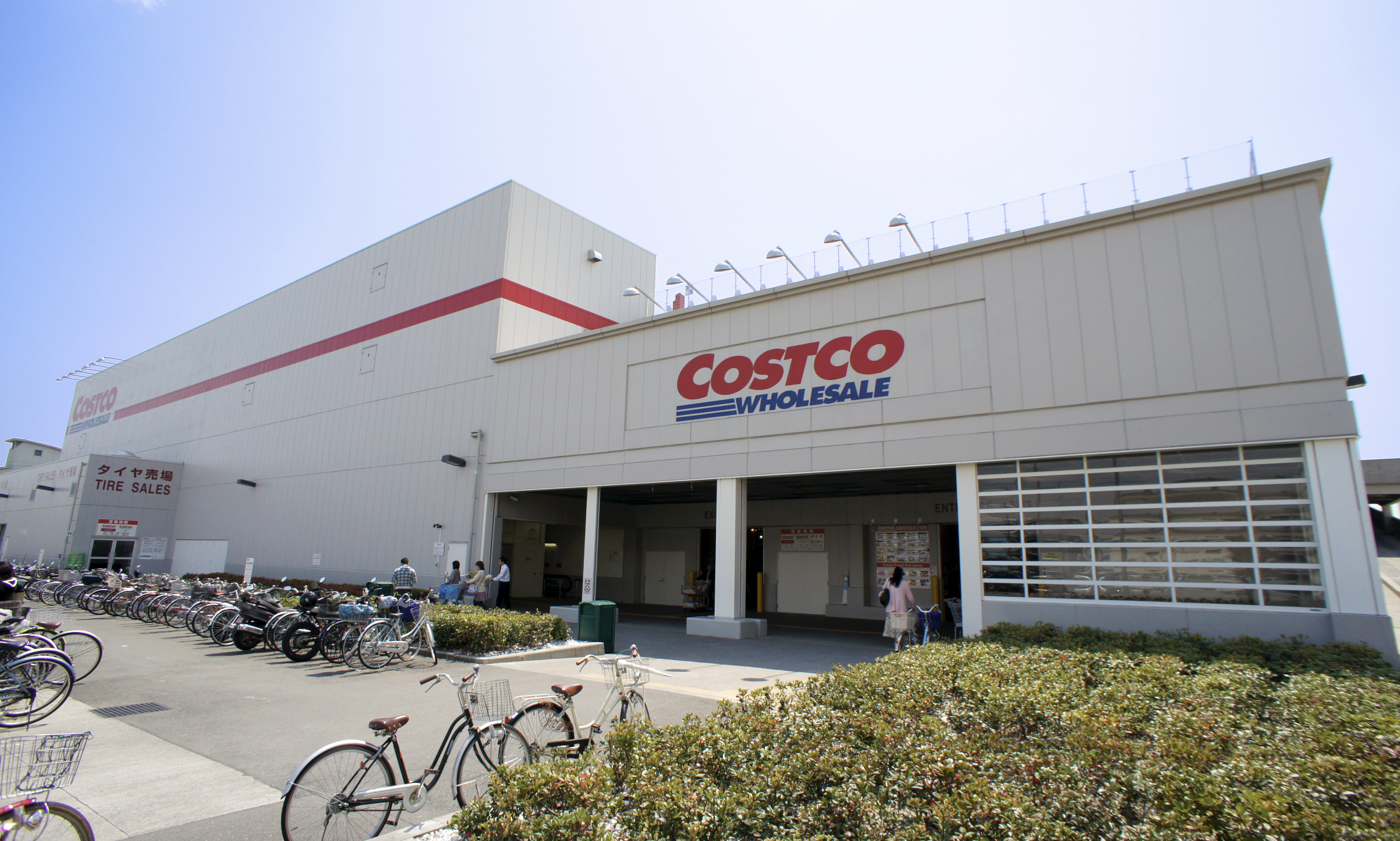 Why Costco Japan Is a Shopper’s Dream, From Sushi to Wagyu