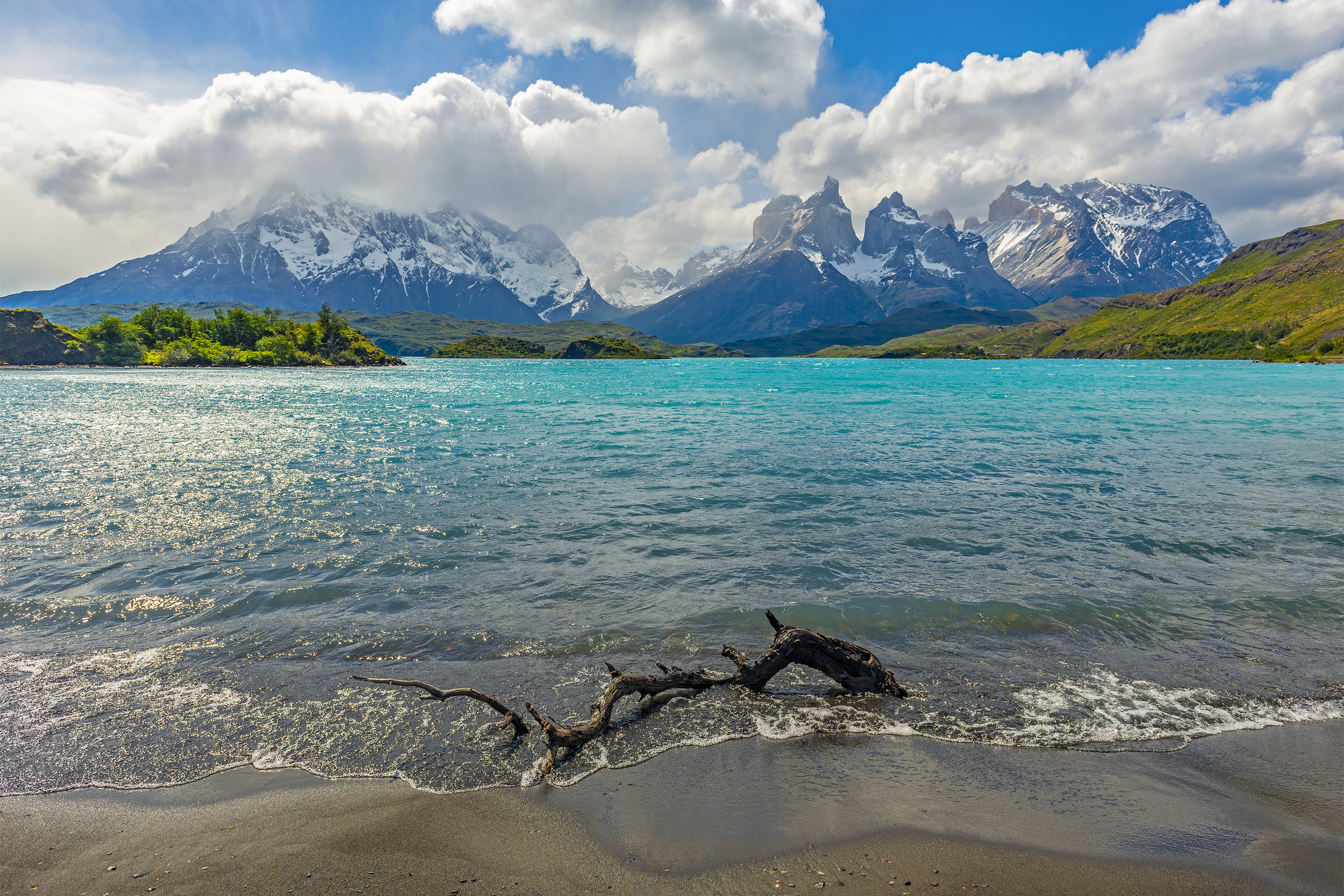 22 Photos of Lakes You'll Want to See in Real Life Someday