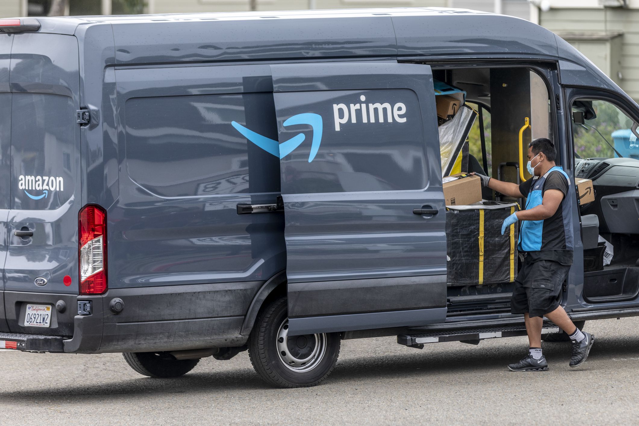 Amazon Delivery Drivers Share What They Really Think