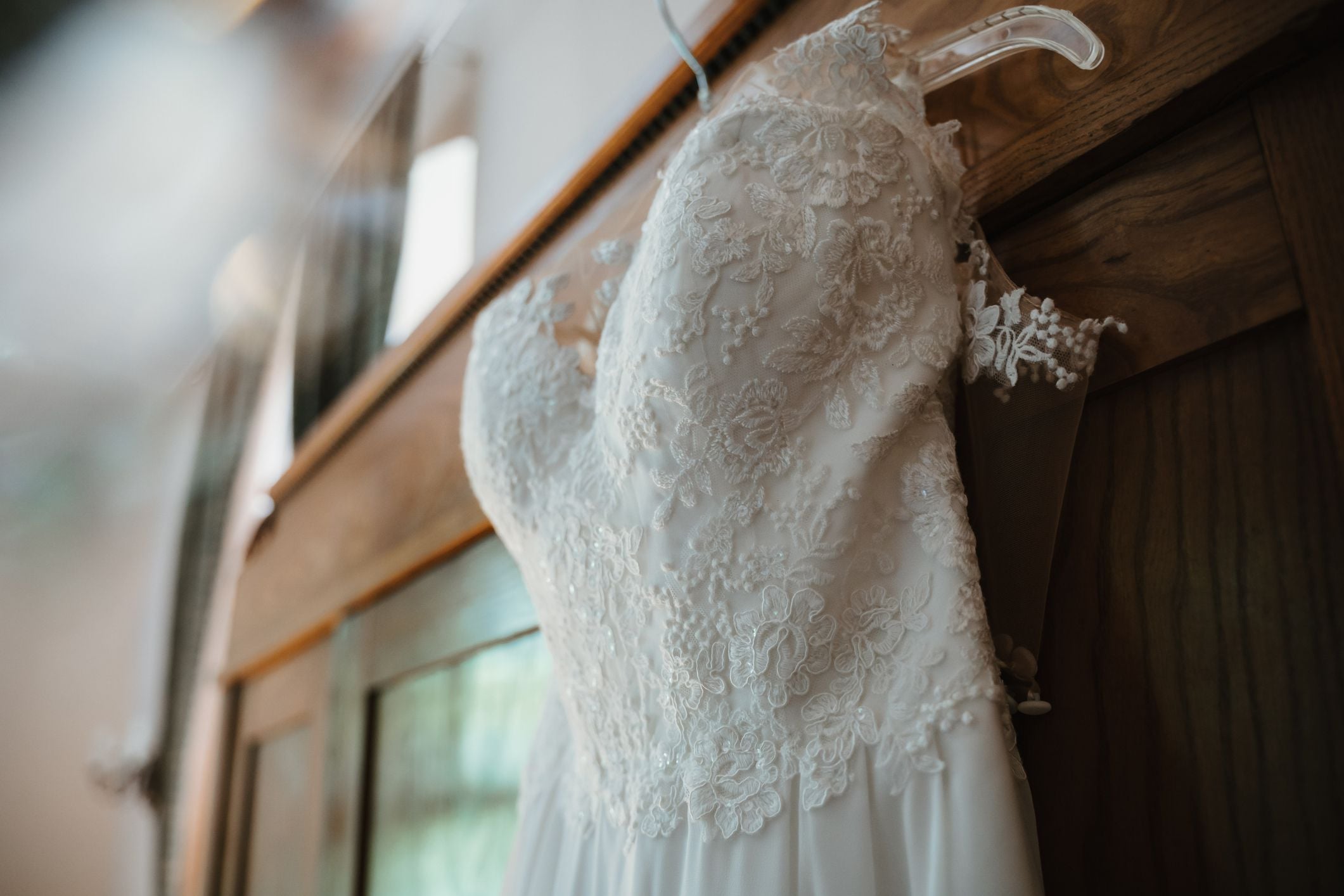 Where to Buy and Sell Used Wedding Dresses