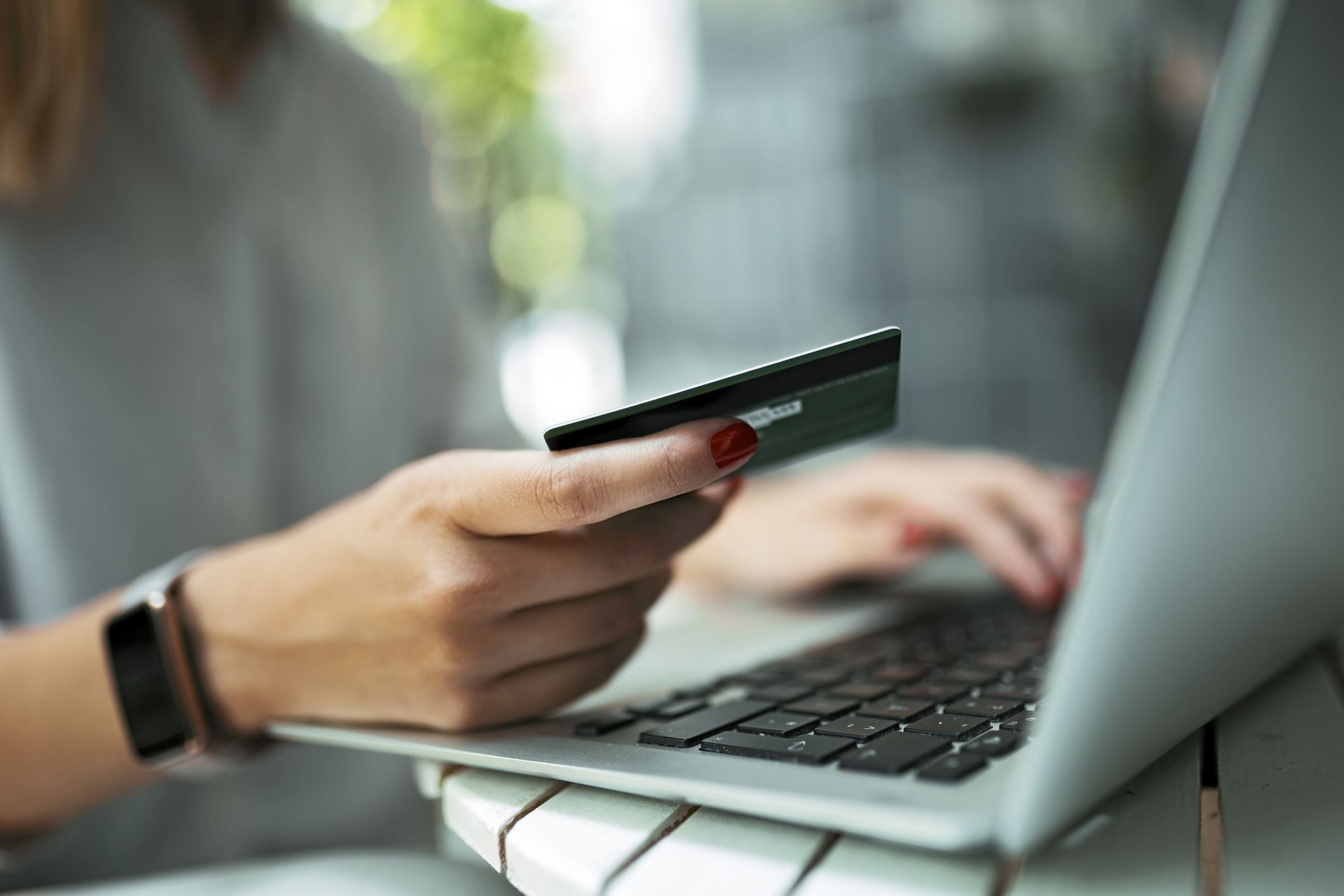 8 Things You Should Never Buy Online