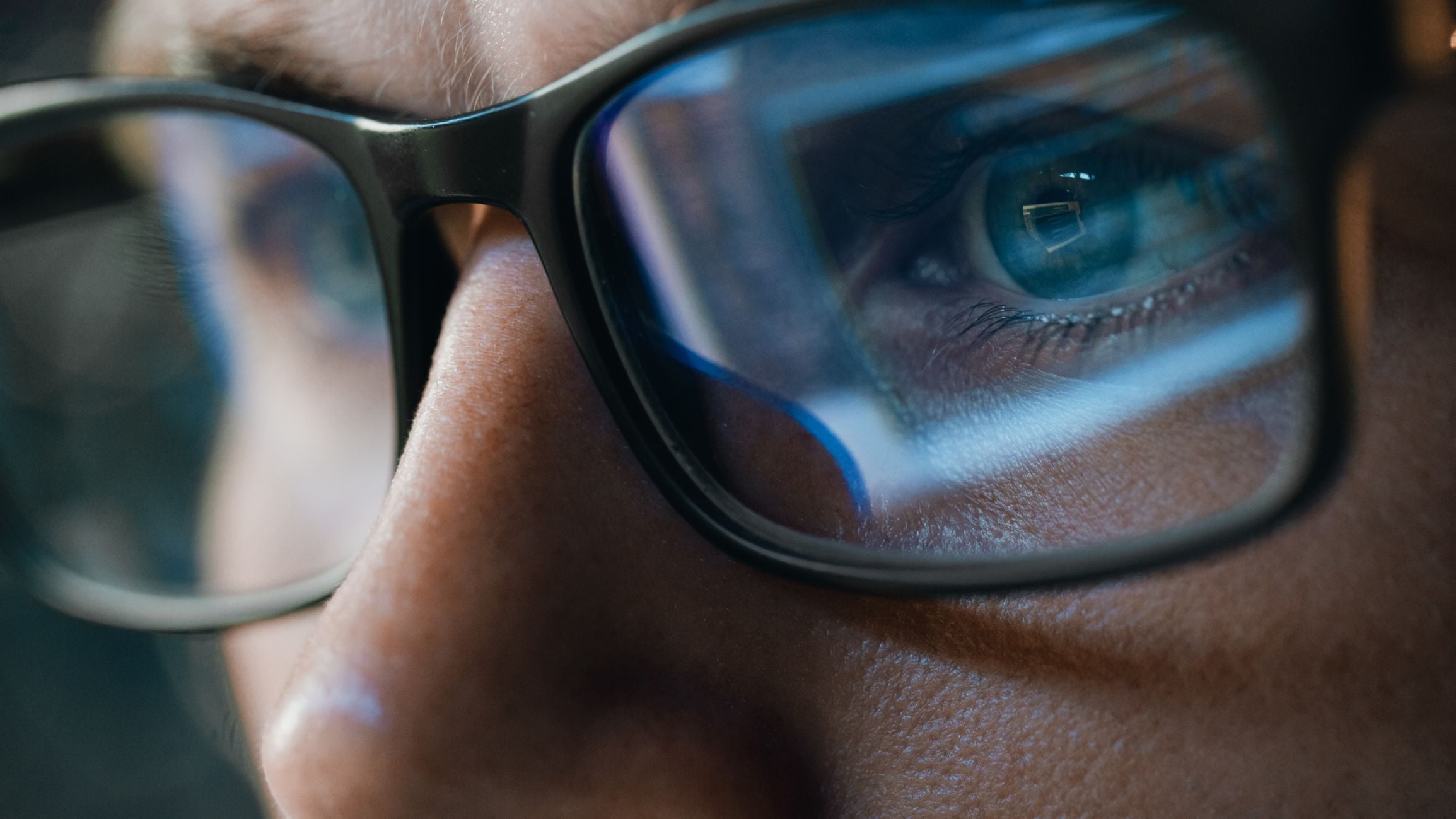 Experts Explain the Pros and Cons of Blue Light Glasses