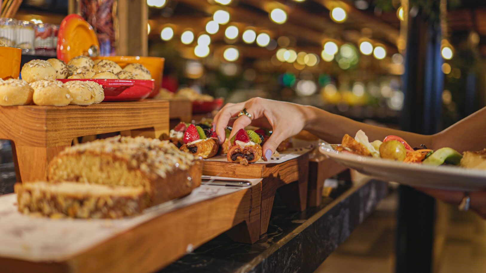 9 Buffet Etiquette Rules You Should Never Break