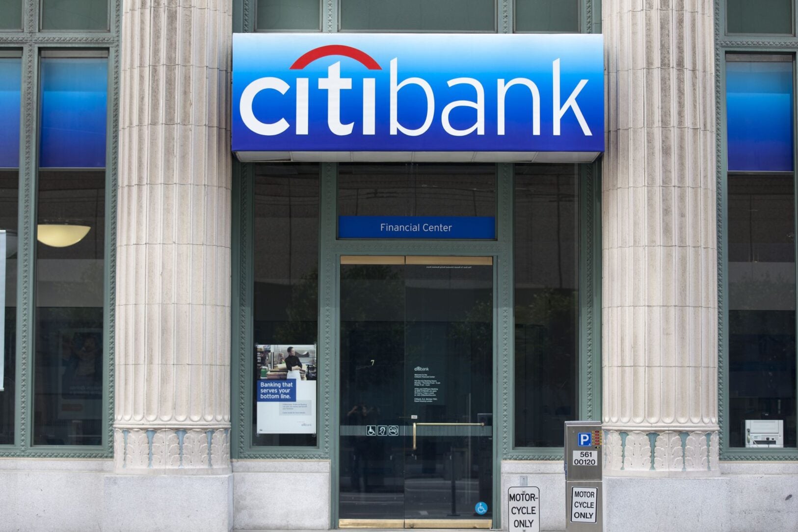 America’s 10 Worst Banks, According to Customers
