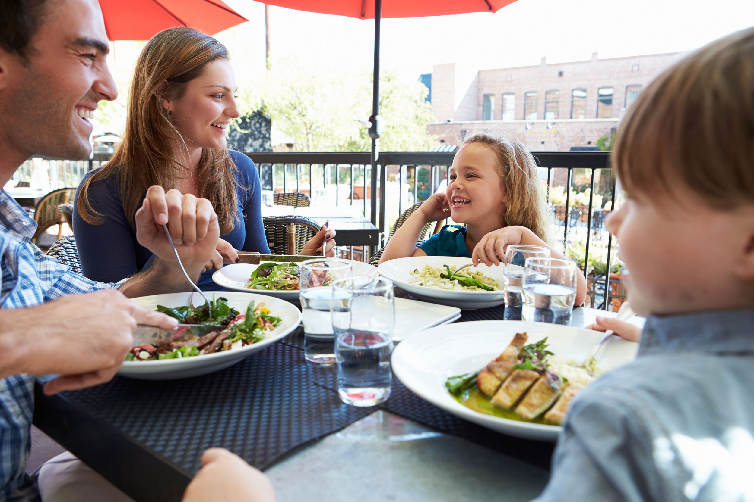 Best Family Restaurants in 2022 | Cheap Places to Eat With Kids
