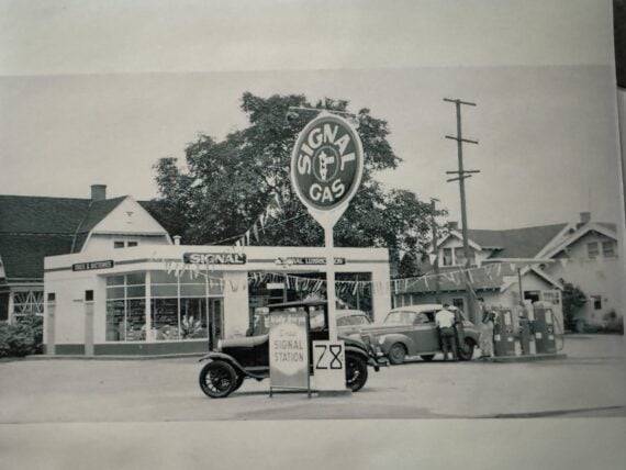 22 Vintage Gas Station Photos From the 1920s–1980s