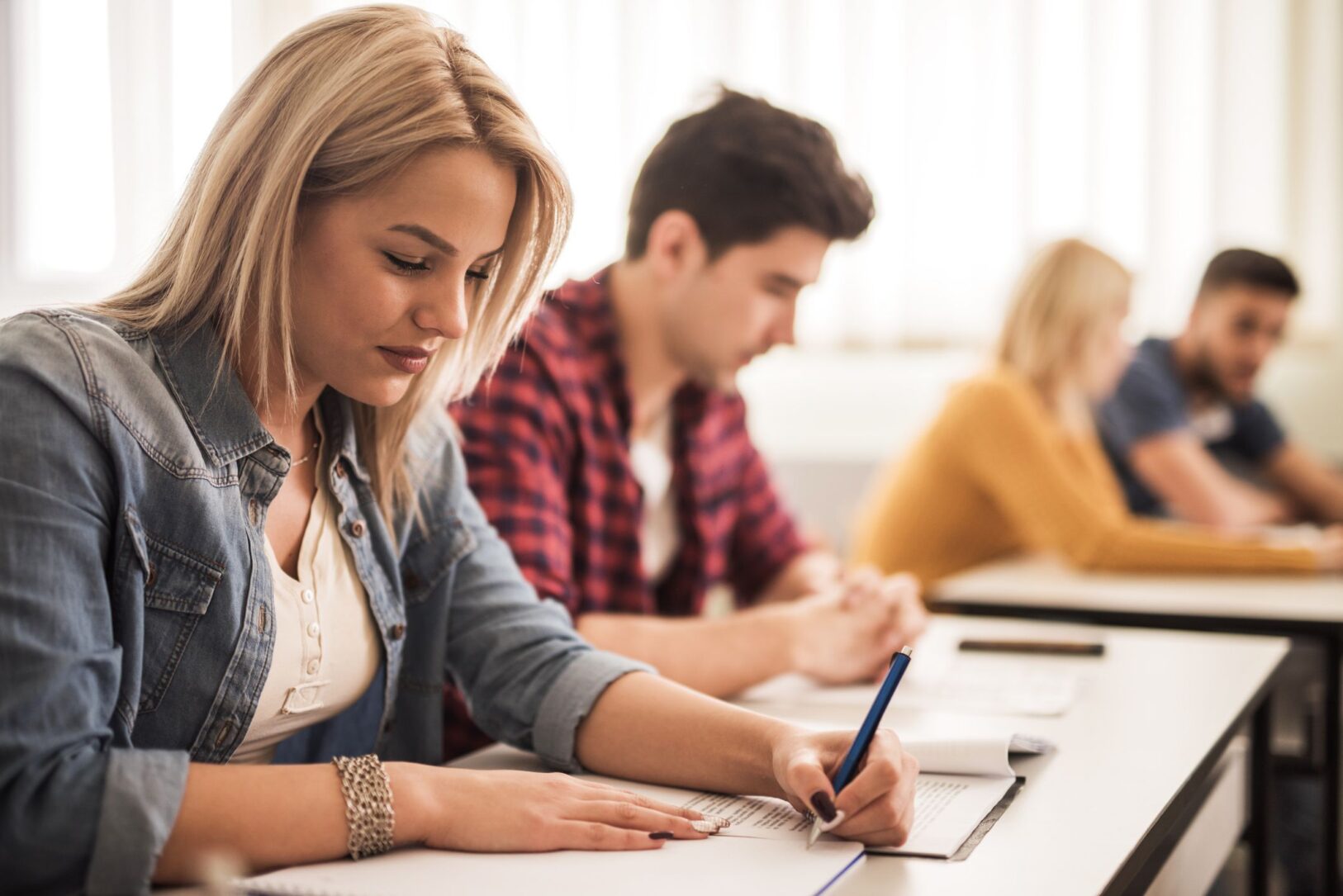 23 Left-Handed Facts | Things About Lefties You Probably Didn't Know