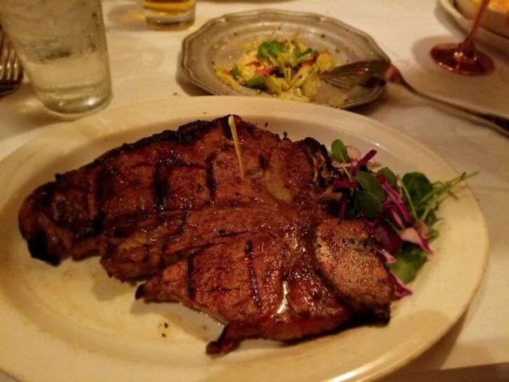 15 Biggest Steaks at Steakhouses Across America - Cheapism