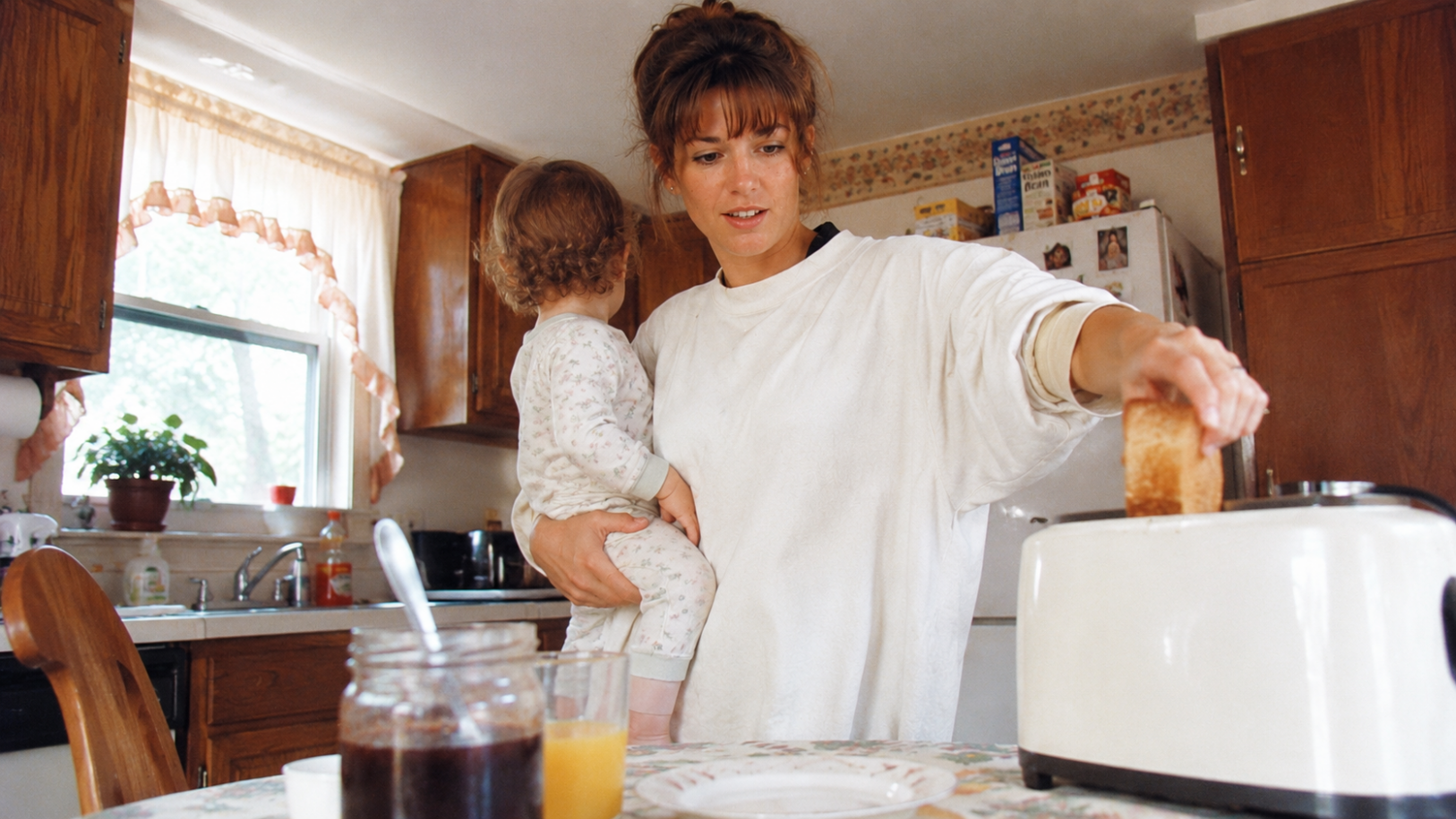 Cost of Living in 1995: What One Income Could Buy